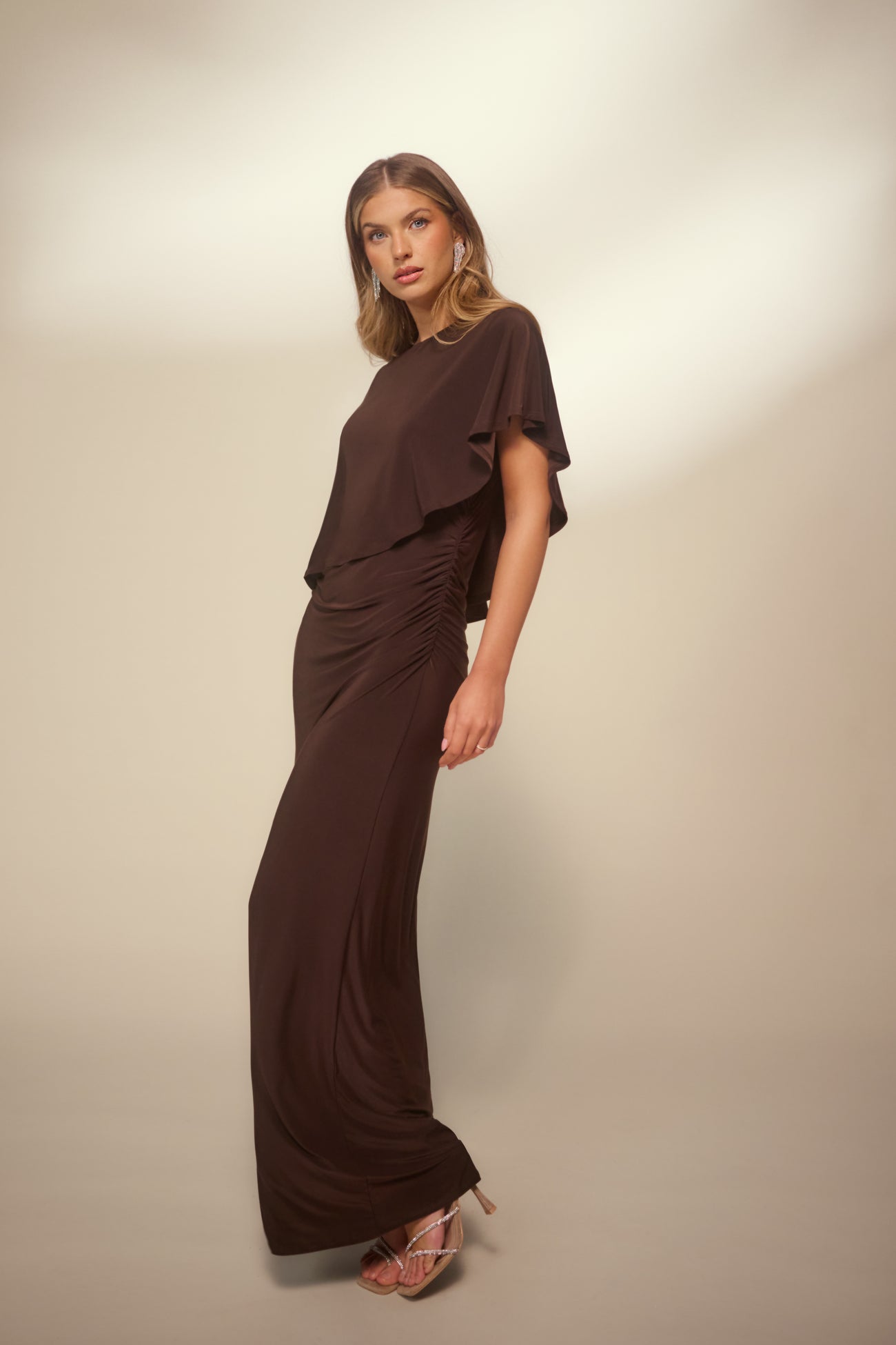Bubbleroom occasion - Bubbleroom Occasion - Cape Soft Maxi Dress Brown